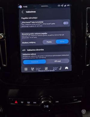 Pelēks Volvo XC40 2025 Šauļi, ar dzinēja tilpumu 1.97 L un nobraukumu 16 tūkst. km par 32400 €, foto 24 vietnē AUTOMOTO.COM.LV