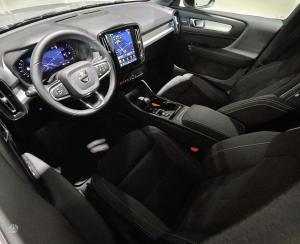Pelēks Volvo XC40 2025 Šauļi, ar dzinēja tilpumu 1.97 L un nobraukumu 16 tūkst. km par 32400 €, foto 29 vietnē AUTOMOTO.COM.LV