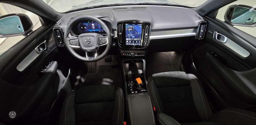 Pelēks Volvo XC40 2025 Šauļi, ar dzinēja tilpumu 1.97 L un nobraukumu 16 tūkst. km par 32400 €, foto 31 vietnē AUTOMOTO.COM.LV