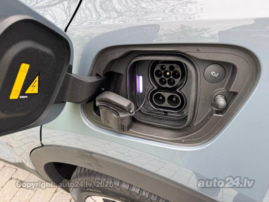 Pelēks Volvo XC40 2022 Tallina, ar dzinēja tilpumu 0.00 L un nobraukumu 53 tūkst. km par 29980 €, foto 30 vietnē AUTOMOTO.COM.LV