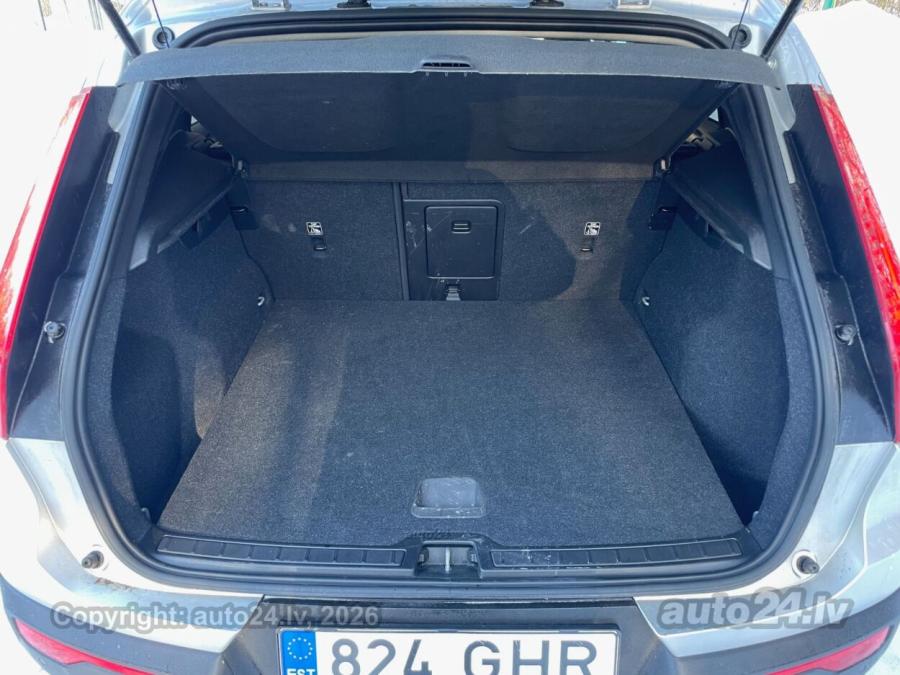 Pelēks Volvo XC40 2019 Tallina, ar dzinēja tilpumu 2.00 L un nobraukumu 127 tūkst. km par 19990 €, foto 21 vietnē AUTOMOTO.COM.LV