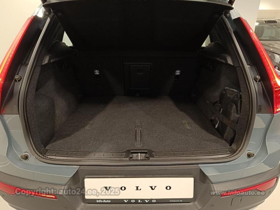 Grey Volvo XC40 2020 in Tallinn, with an engine capacity of 1.50 L and mileage of 50 thousand km for 24990 €, photo 6 on AUTOMOTO.COM.LV