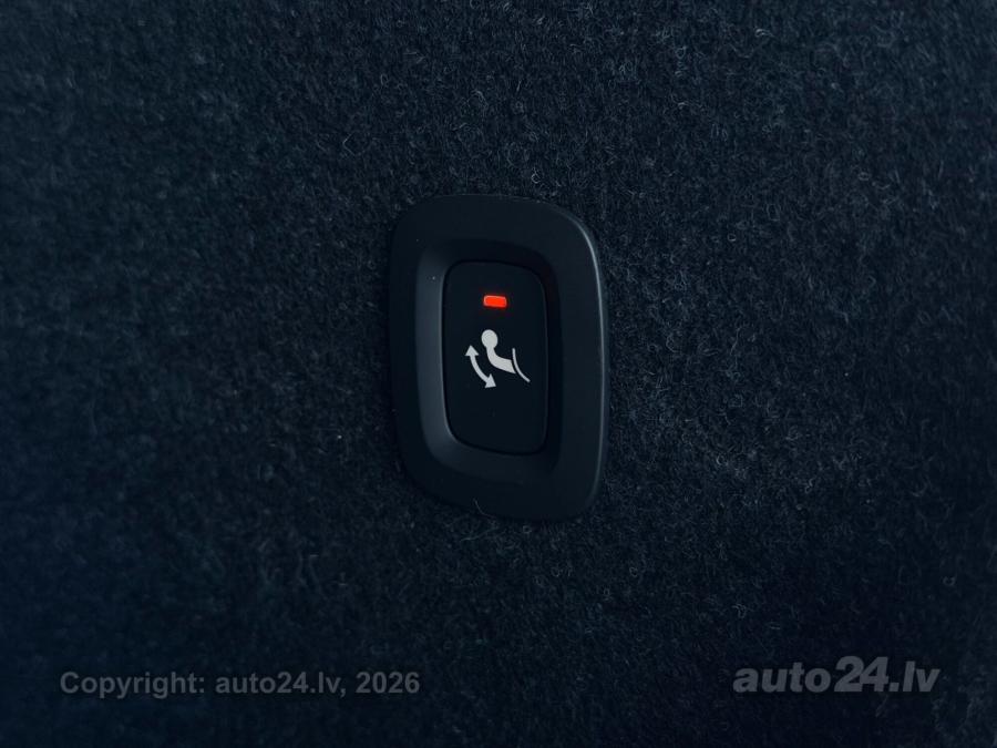 Pelēks Volvo XC40 2020 Pērnava, ar dzinēja tilpumu 1.50 L un nobraukumu 218 tūkst. km par 19900 €, foto 24 vietnē AUTOMOTO.COM.LV