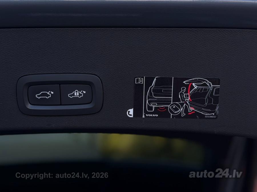 Pelēks Volvo XC40 2020 Pērnava, ar dzinēja tilpumu 1.50 L un nobraukumu 218 tūkst. km par 19900 €, foto 25 vietnē AUTOMOTO.COM.LV