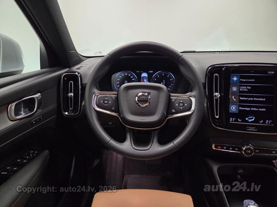 Pelēks Volvo XC40 2021 Tallina, ar dzinēja tilpumu 0.00 L un nobraukumu 60 tūkst. km par 28900 €, foto 14 vietnē AUTOMOTO.COM.LV