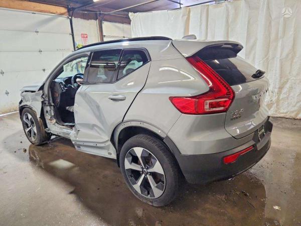 Grey Volvo XC40 2024 in Siauliai, with an engine capacity of 2.00 L and mileage of 5 thousand km for 5500 €, photo 2 on AUTOMOTO.COM.LV
