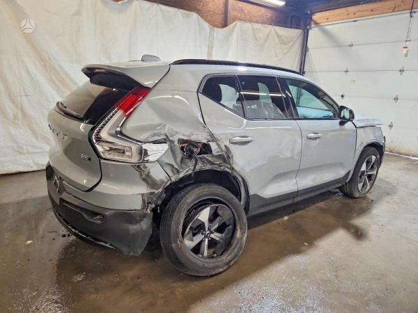 Grey Volvo XC40 2024 in Siauliai, with an engine capacity of 2.00 L and mileage of 5 thousand km for 5500 €, photo 3 on AUTOMOTO.COM.LV