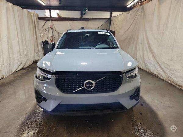 Grey Volvo XC40 2024 in Siauliai, with an engine capacity of 2.00 L and mileage of 5 thousand km for 5500 €, photo 5 on AUTOMOTO.COM.LV