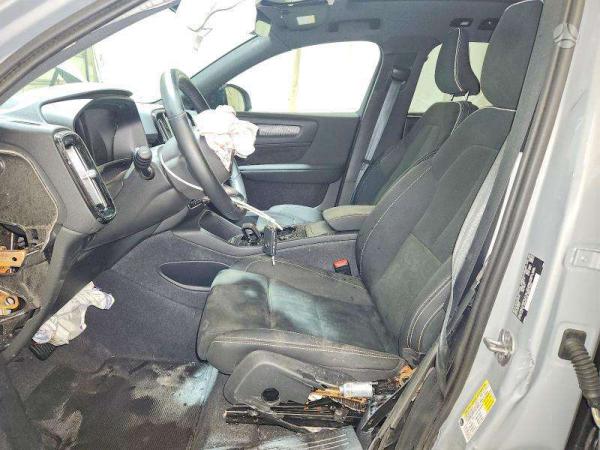 Grey Volvo XC40 2024 in Siauliai, with an engine capacity of 2.00 L and mileage of 5 thousand km for 5500 €, photo 7 on AUTOMOTO.COM.LV