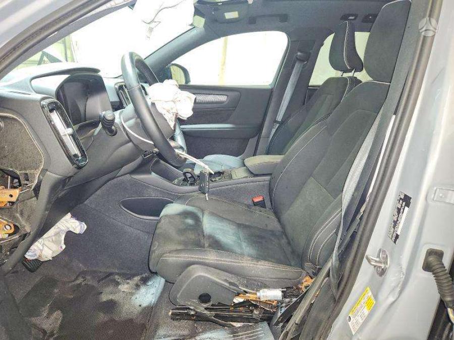 Pelēks Volvo XC40 2024 Šauļi, ar dzinēja tilpumu 2.00 L un nobraukumu 5 tūkst. km par 5500 €, foto 8 vietnē AUTOMOTO.COM.LV