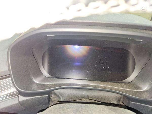 Grey Volvo XC40 2024 in Siauliai, with an engine capacity of 2.00 L and mileage of 5 thousand km for 5500 €, photo 9 on AUTOMOTO.COM.LV