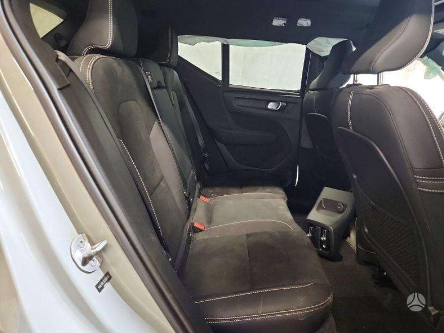 Pelēks Volvo XC40 2024 Šauļi, ar dzinēja tilpumu 2.00 L un nobraukumu 5 tūkst. km par 5500 €, foto 12 vietnē AUTOMOTO.COM.LV