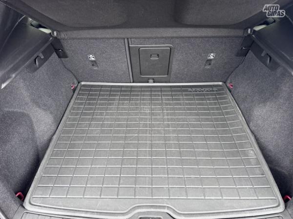 Красный Вольво XC40 2018 в Авиженяй, объемом двигателя 2.00 л и пробегом 157 тыс. км за 16950 €, фото 9 на AUTOMOTO.COM.LV