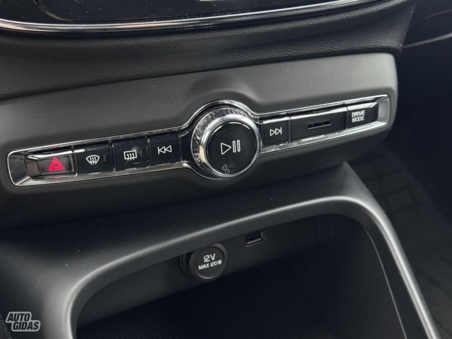 Красный Вольво XC40 2018 в Авиженяй, объемом двигателя 2.00 л и пробегом 157 тыс. км за 16950 €, фото 22 на AUTOMOTO.COM.LV