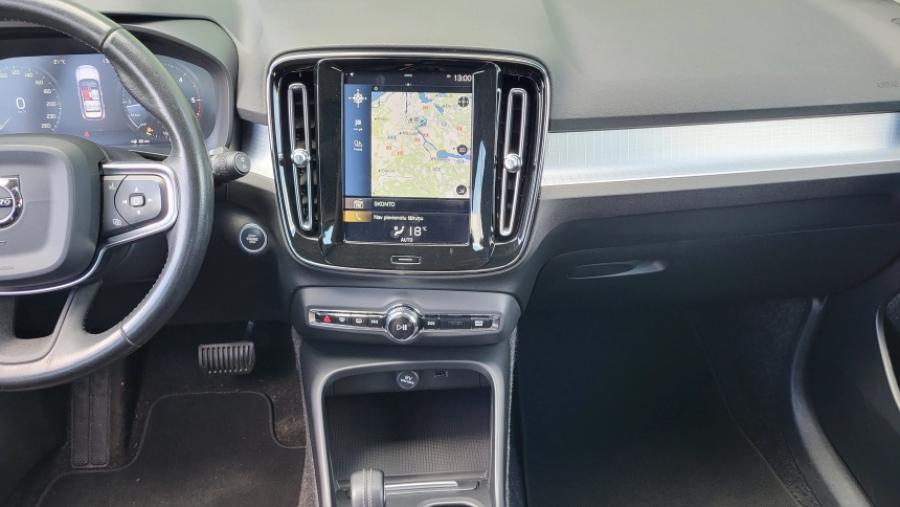 Red Volvo XC40 2018 in Riga, with an engine capacity of 2.00 L and mileage of 198 thousand km for 18500 €, photo 6 on AUTOMOTO.COM.LV