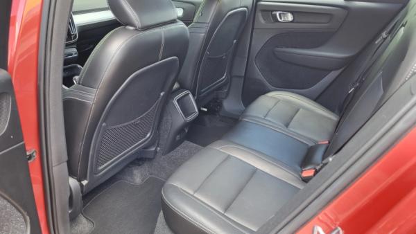 Red Volvo XC40 2018 in Riga, with an engine capacity of 2.00 L and mileage of 198 thousand km for 18500 €, photo 8 on AUTOMOTO.COM.LV