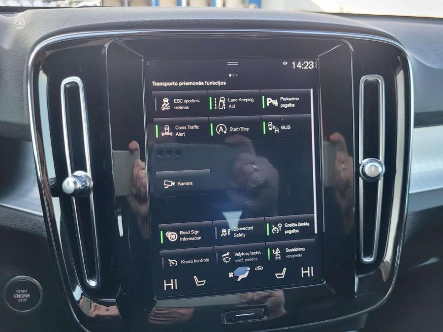 Красный Вольво XC40 2019 в Алитус, объемом двигателя 2.00 л и пробегом 300 тыс. км за 12800 €, фото 10 на AUTOMOTO.COM.LV