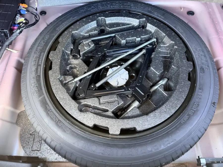 Красный Вольво XC40 2019 в Рига, объемом двигателя 1.50 л и пробегом 165 тыс. км за 16995 €, фото 7 на AUTOMOTO.COM.LV
