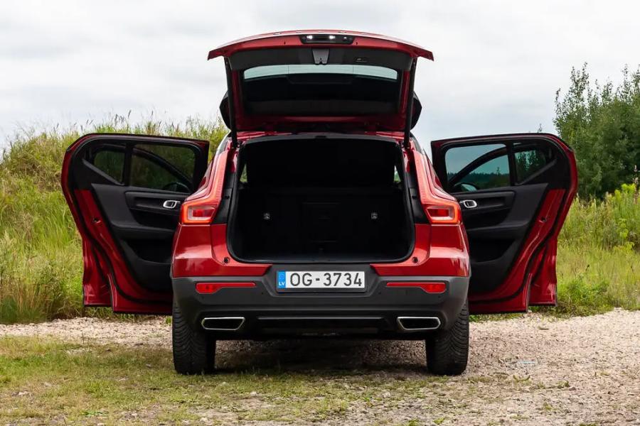 Красный Вольво XC40 2019 в Рига, объемом двигателя 2.00 л и пробегом 154 тыс. км за 18995 €, фото 6 на AUTOMOTO.COM.LV