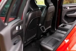 Красный Вольво XC40 2019 в Рига, объемом двигателя 2.00 л и пробегом 154 тыс. км за 18995 €, фото 14 на AUTOMOTO.COM.LV