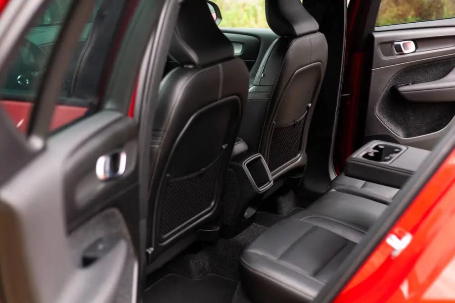 Красный Вольво XC40 2019 в Рига, объемом двигателя 2.00 л и пробегом 154 тыс. км за 18995 €, фото 14 на AUTOMOTO.COM.LV