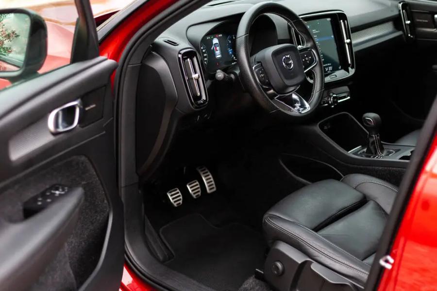 Красный Вольво XC40 2019 в Рига, объемом двигателя 2.00 л и пробегом 154 тыс. км за 18995 €, фото 17 на AUTOMOTO.COM.LV