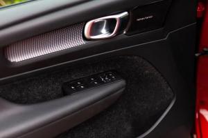 Красный Вольво XC40 2019 в Рига, объемом двигателя 2.00 л и пробегом 154 тыс. км за 18995 €, фото 18 на AUTOMOTO.COM.LV