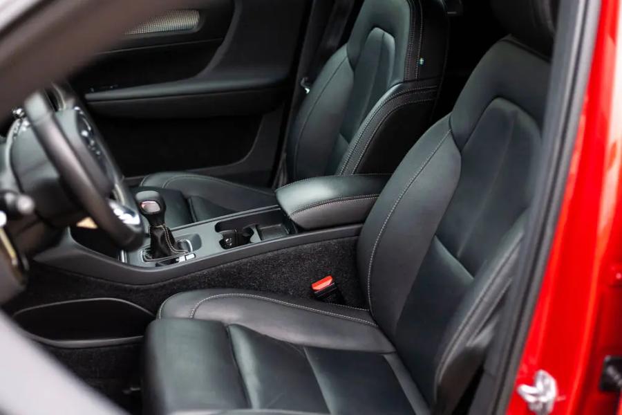 Красный Вольво XC40 2019 в Рига, объемом двигателя 2.00 л и пробегом 154 тыс. км за 18995 €, фото 20 на AUTOMOTO.COM.LV