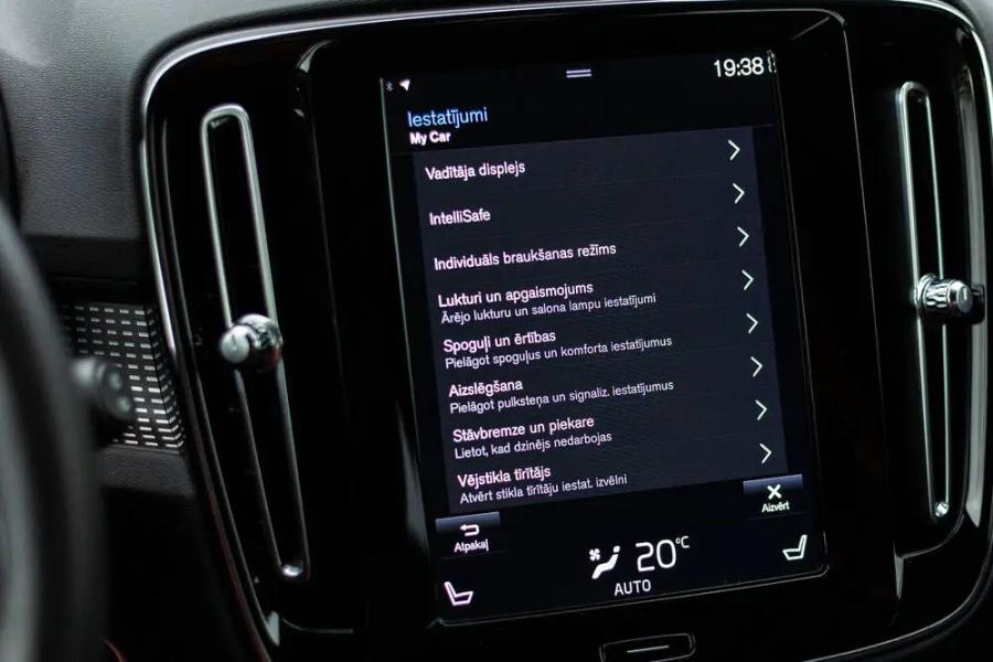 Красный Вольво XC40 2019 в Рига, объемом двигателя 2.00 л и пробегом 154 тыс. км за 18995 €, фото 25 на AUTOMOTO.COM.LV