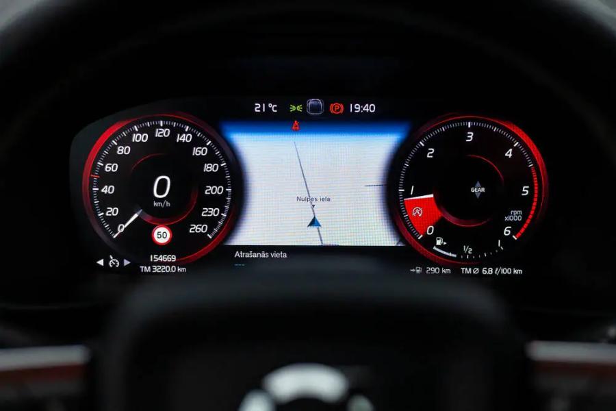 Красный Вольво XC40 2019 в Рига, объемом двигателя 2.00 л и пробегом 154 тыс. км за 18995 €, фото 27 на AUTOMOTO.COM.LV