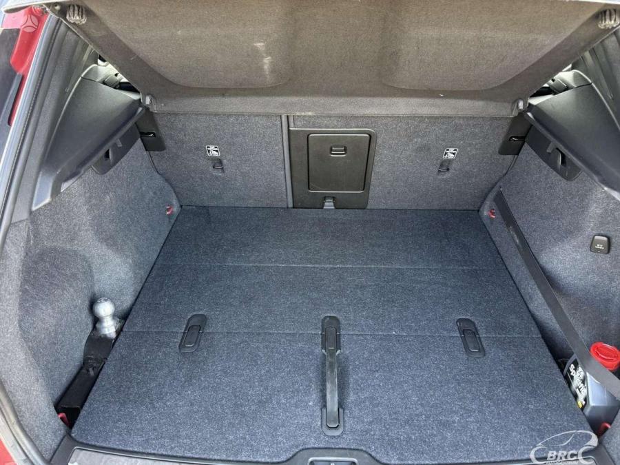Красный Вольво XC40 2019 в Клайпеда, объемом двигателя 1.97 л и пробегом 77 тыс. км за 22500 €, фото 12 на AUTOMOTO.COM.LV
