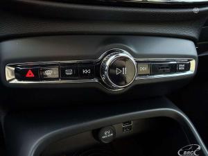 Красный Вольво XC40 2019 в Клайпеда, объемом двигателя 1.97 л и пробегом 77 тыс. км за 22500 €, фото 24 на AUTOMOTO.COM.LV