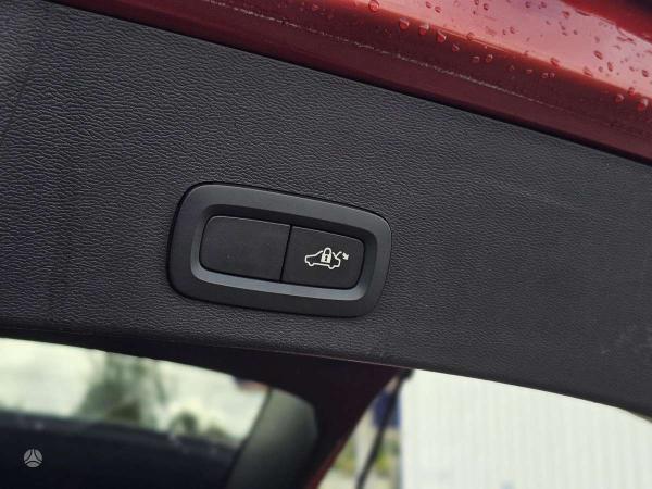 Красный Вольво XC40 2019 в Рокишкис, объемом двигателя 1.97 л и пробегом 300 тыс. км за 12400 €, фото 10 на AUTOMOTO.COM.LV