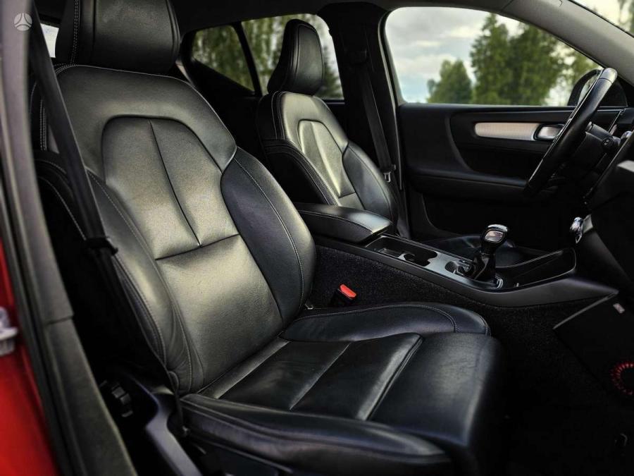 Красный Вольво XC40 2019 в Рокишкис, объемом двигателя 1.97 л и пробегом 300 тыс. км за 12400 €, фото 21 на AUTOMOTO.COM.LV