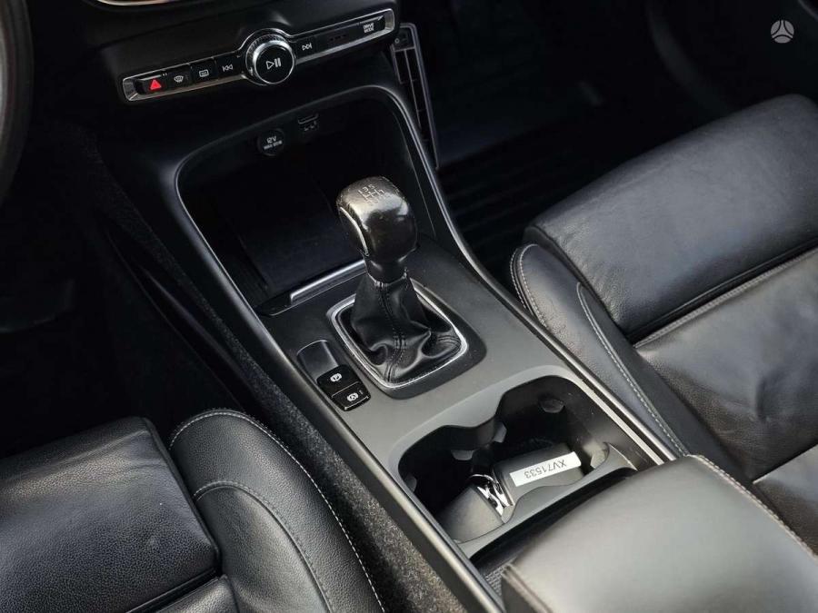 Красный Вольво XC40 2019 в Рокишкис, объемом двигателя 1.97 л и пробегом 300 тыс. км за 12400 €, фото 23 на AUTOMOTO.COM.LV