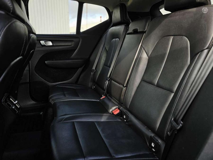 Красный Вольво XC40 2019 в Рокишкис, объемом двигателя 1.97 л и пробегом 300 тыс. км за 12400 €, фото 25 на AUTOMOTO.COM.LV
