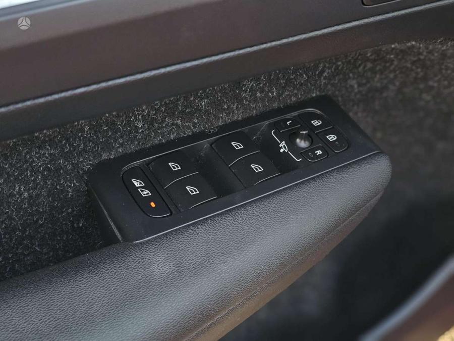 Красный Вольво XC40 2019 в Рокишкис, объемом двигателя 1.97 л и пробегом 300 тыс. км за 12400 €, фото 27 на AUTOMOTO.COM.LV
