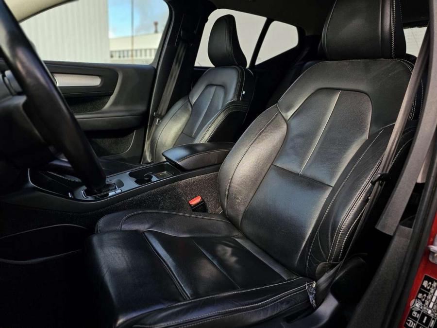 Красный Вольво XC40 2019 в Рокишкис, объемом двигателя 1.97 л и пробегом 300 тыс. км за 12400 €, фото 28 на AUTOMOTO.COM.LV