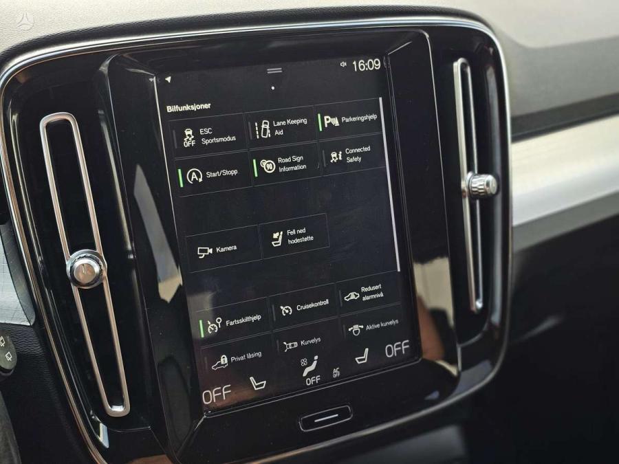Красный Вольво XC40 2019 в Рокишкис, объемом двигателя 1.97 л и пробегом 300 тыс. км за 12400 €, фото 31 на AUTOMOTO.COM.LV