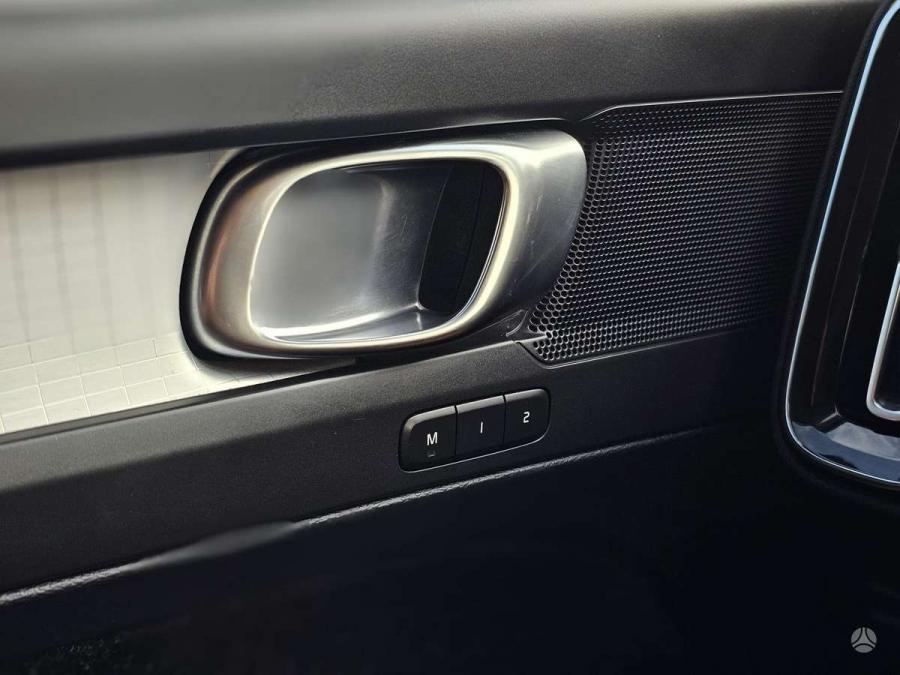 Красный Вольво XC40 2019 в Рокишкис, объемом двигателя 1.97 л и пробегом 300 тыс. км за 12400 €, фото 33 на AUTOMOTO.COM.LV