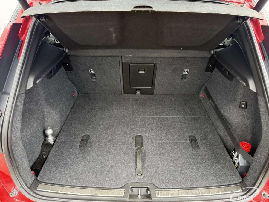 Красный Вольво XC40 2019 в Клайпеда, объемом двигателя 1.97 л и пробегом 77 тыс. км за 21500 €, фото 15 на AUTOMOTO.COM.LV