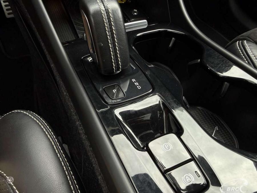 Красный Вольво XC40 2019 в Клайпеда, объемом двигателя 1.97 л и пробегом 77 тыс. км за 21500 €, фото 28 на AUTOMOTO.COM.LV