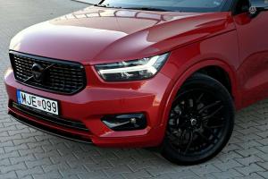 Red Volvo XC40 2020 in Kretinga, with an engine capacity of 1.97 L and mileage of 78 thousand km for 21499 €, photo 4 on AUTOMOTO.COM.LV