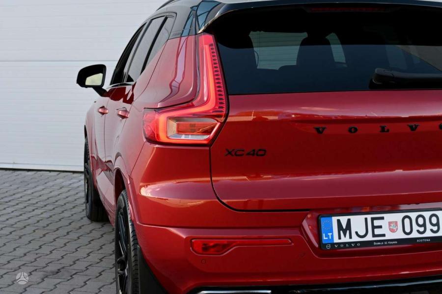 Red Volvo XC40 2020 in Kretinga, with an engine capacity of 1.97 L and mileage of 78 thousand km for 21499 €, photo 11 on AUTOMOTO.COM.LV