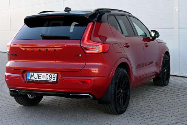 Red Volvo XC40 2020 in Kretinga, with an engine capacity of 1.97 L and mileage of 78 thousand km for 21499 €, photo 8 on AUTOMOTO.COM.LV