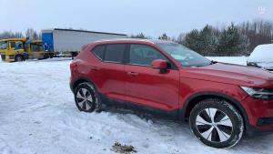 Sarkans Volvo XC40 2020 Alīta, ar dzinēja tilpumu 2.00 L un nobraukumu 80 tūkst. km par 11750 €, foto  vietnē AUTOMOTO.COM.LV