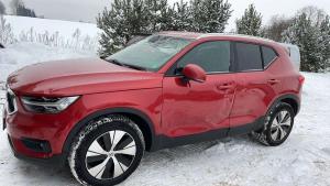 Sarkans Volvo XC40 2020 Alīta, ar dzinēja tilpumu 2.00 L un nobraukumu 80 tūkst. km par 11750 €, foto 2 vietnē AUTOMOTO.COM.LV