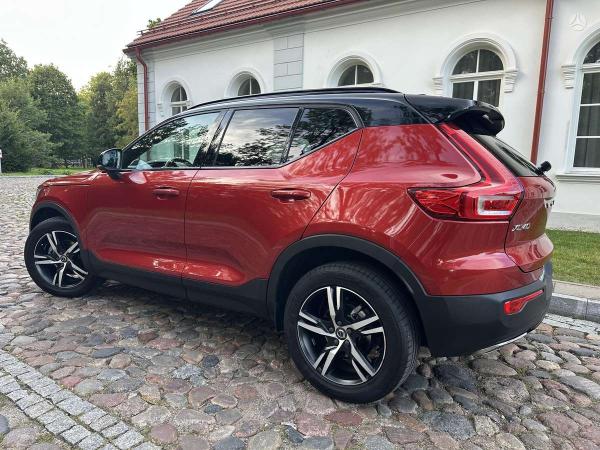 Red Volvo XC40 2020 in Kaunas, with an engine capacity of 1.97 L and mileage of 186 thousand km for 19490 €, photo 5 on AUTOMOTO.COM.LV