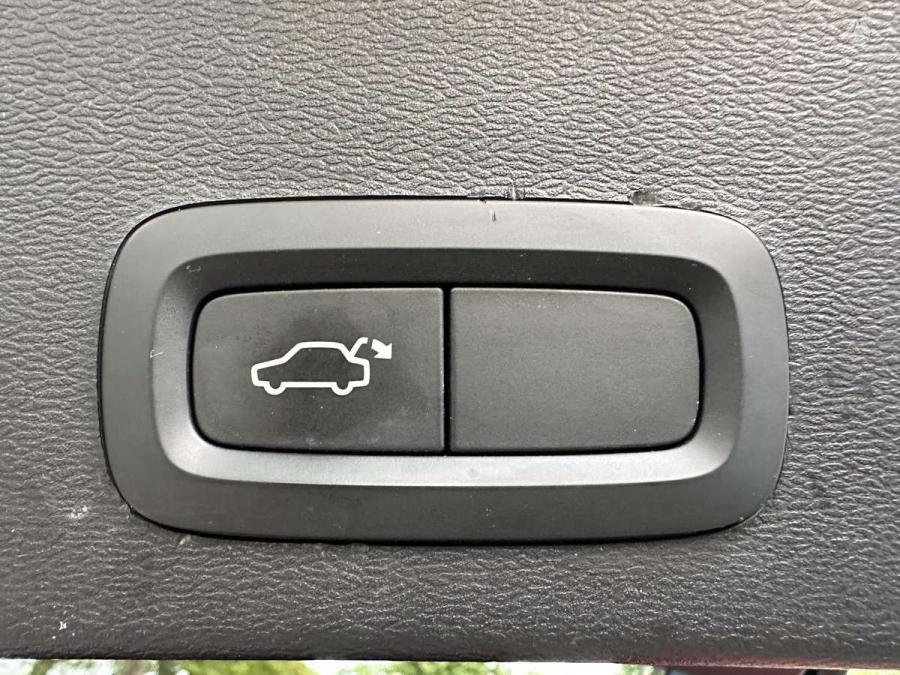 Sarkans Volvo XC40 2020 Kauņa, ar dzinēja tilpumu 1.97 L un nobraukumu 186 tūkst. km par 19490 €, foto 28 vietnē AUTOMOTO.COM.LV