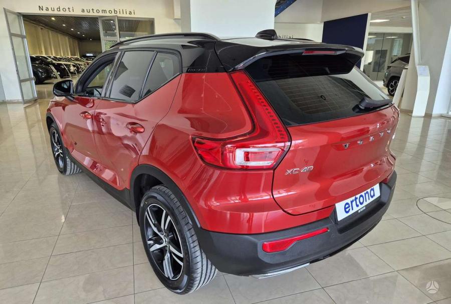 Red Volvo XC40 2020 in Siauliai, with an engine capacity of 1.97 L and mileage of 41 thousand km for 24900 €, photo 5 on AUTOMOTO.COM.LV